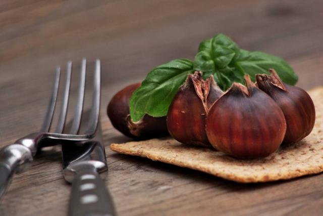 Chestnut - health benefits and therapeutic value whether roasted, in stew