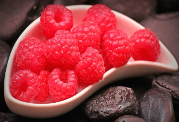 Raspberry - health benefits and therapeutic value, for diarrhea, beauty...