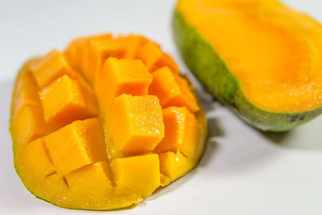 Mango benefits and uses including fruit, leaves and bark